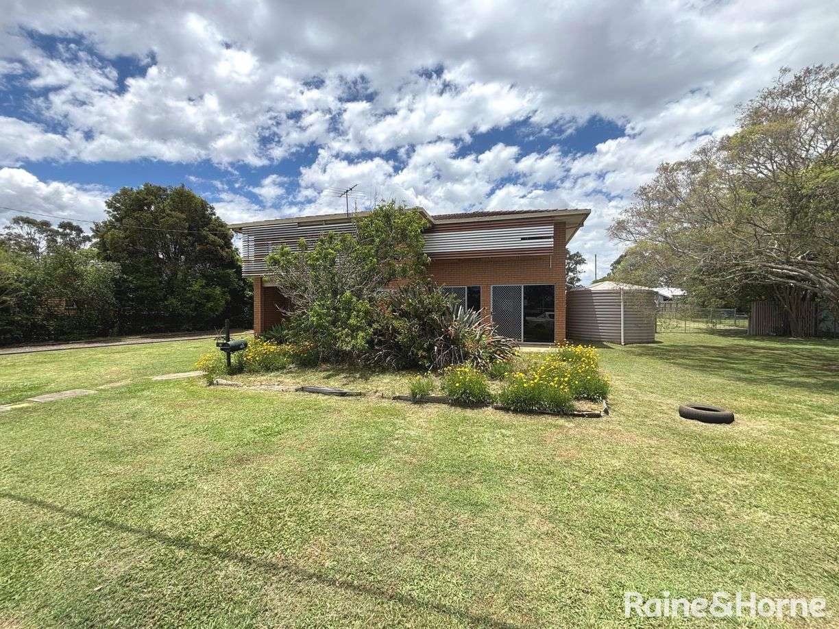 Great Family home on large block - 2 Gwen Street, Kingaroy, QLD 4610 ...