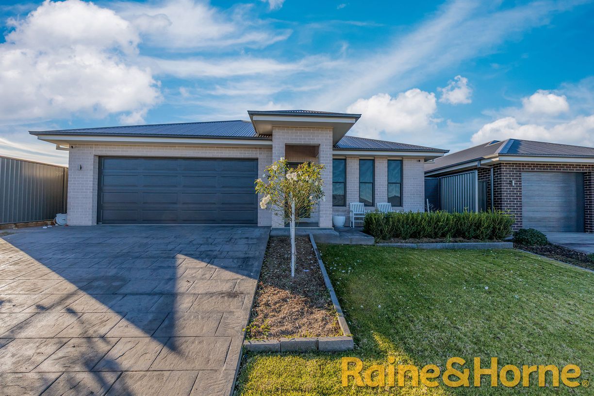 Sold for $690,000 on Jul 30, 2025 - 62 Azure Avenue, Dubbo, NSW 2830 ...