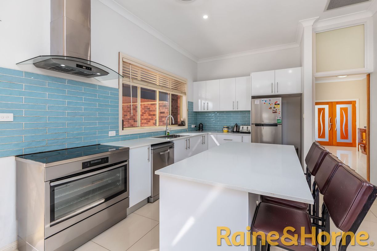 Sold for $820,000 on Oct 29, 2025 - 22 Bell Avenue, Dubbo, NSW 2830 ...