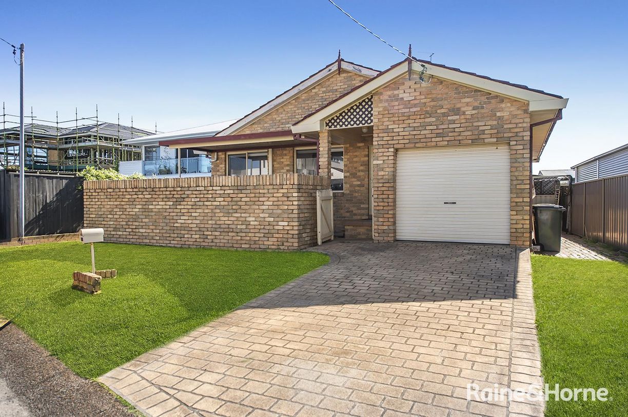 Torrens Title Single Level Villa! - 10 Marks Parade, Marks Point, NSW ...