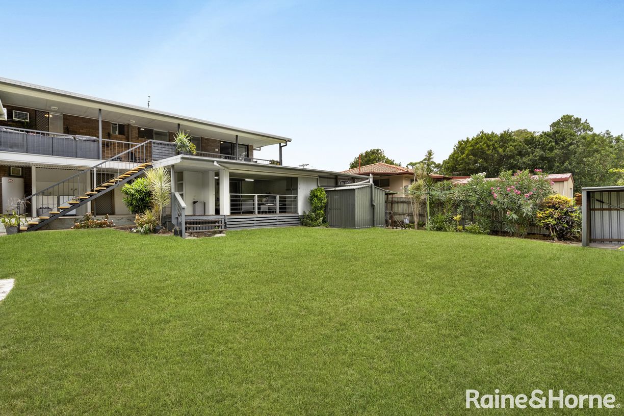 Spacious Family Home With Nature Reserve Backdrop - 36 Kallista Road ...