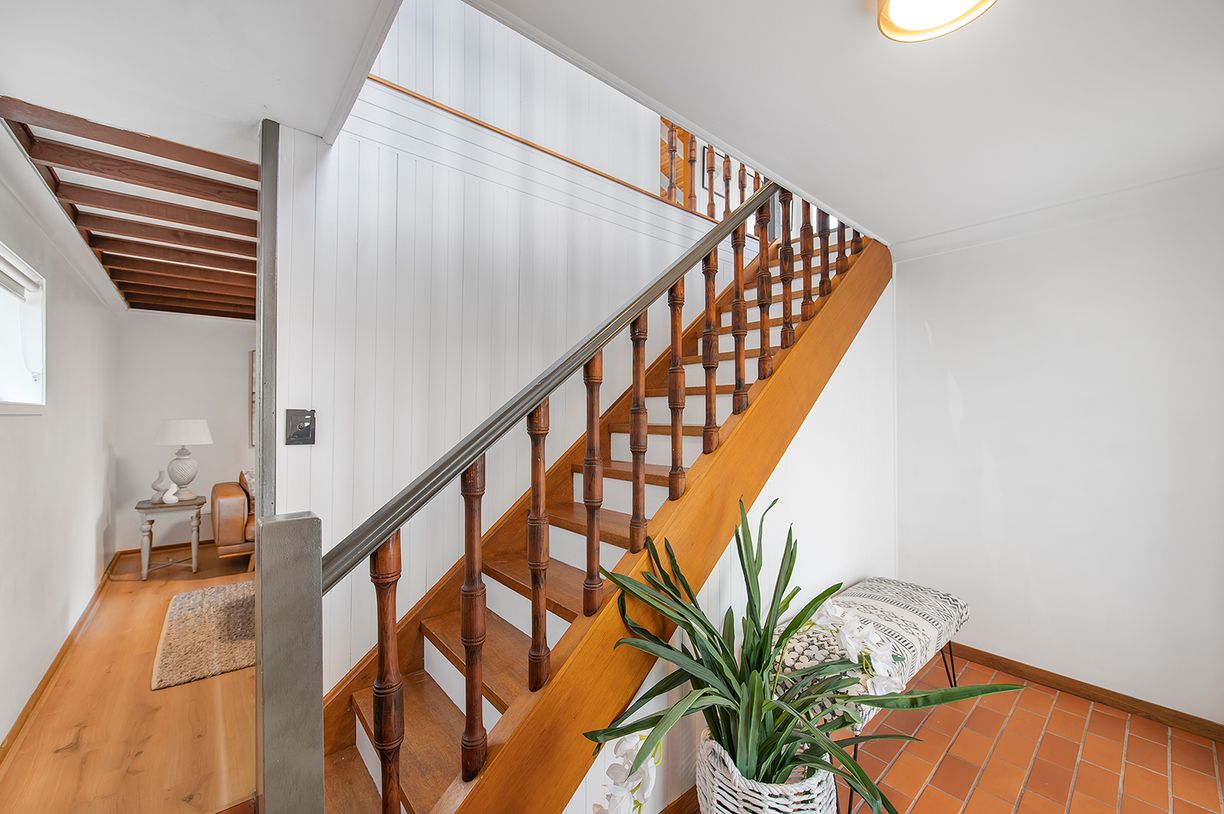 Sold for $1,180,000 on Nov 05, 2025 - 27 Dulwich Road, Springfield, NSW ...