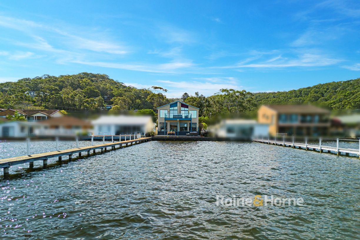 Stunning Waterfront Family Home with Designer Features & Jetty - 17 ...