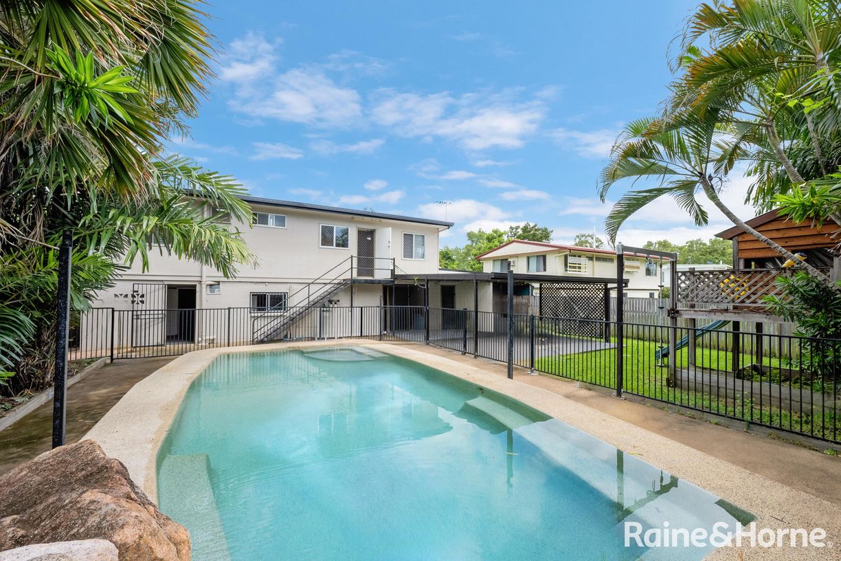 Douglas Lifestyle - Pool, Space & Flexible Family Living - 9 Chauncy ...