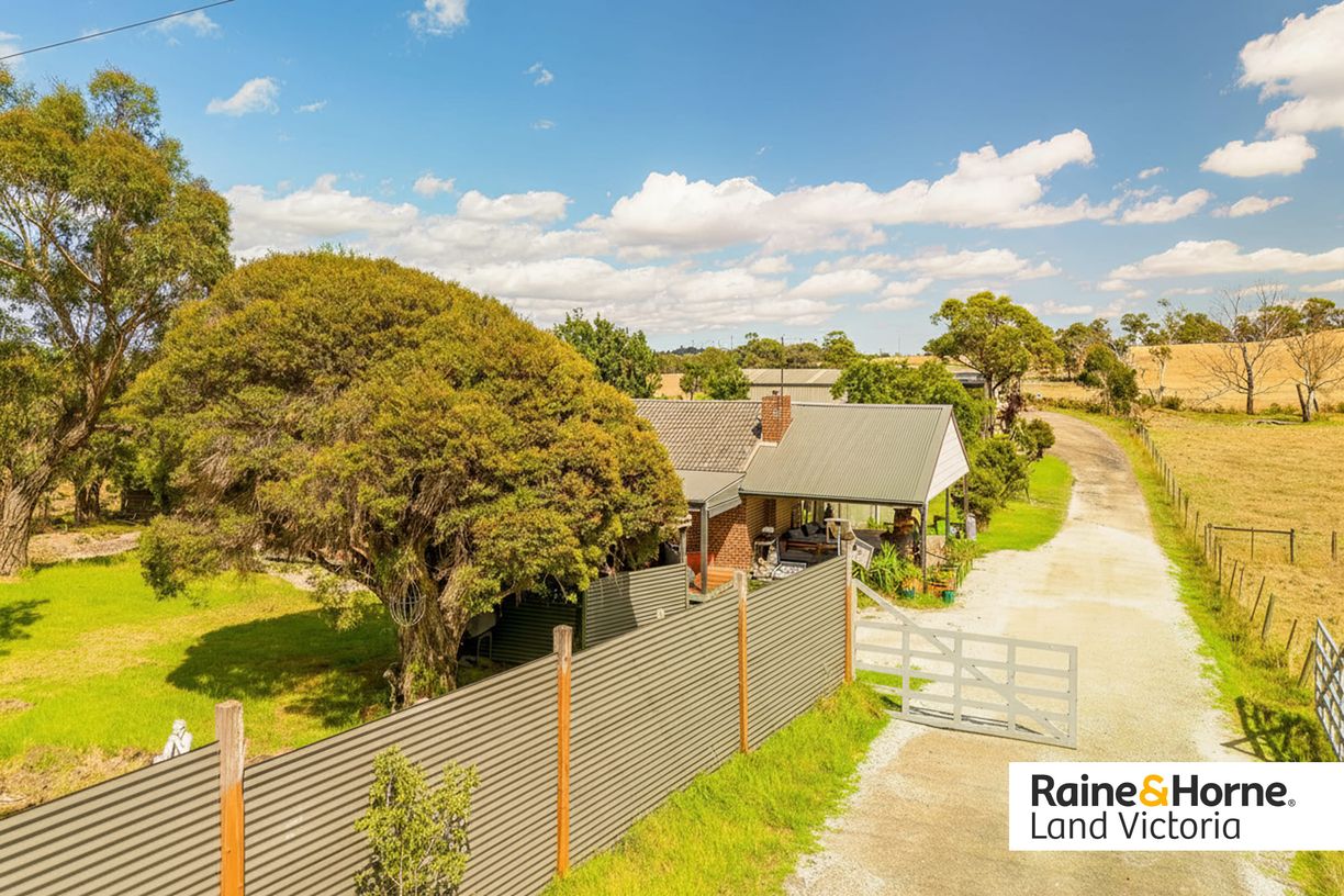 Charming Lifestyle Opportunity in Pakenham! - 265 Pakenham Road ...