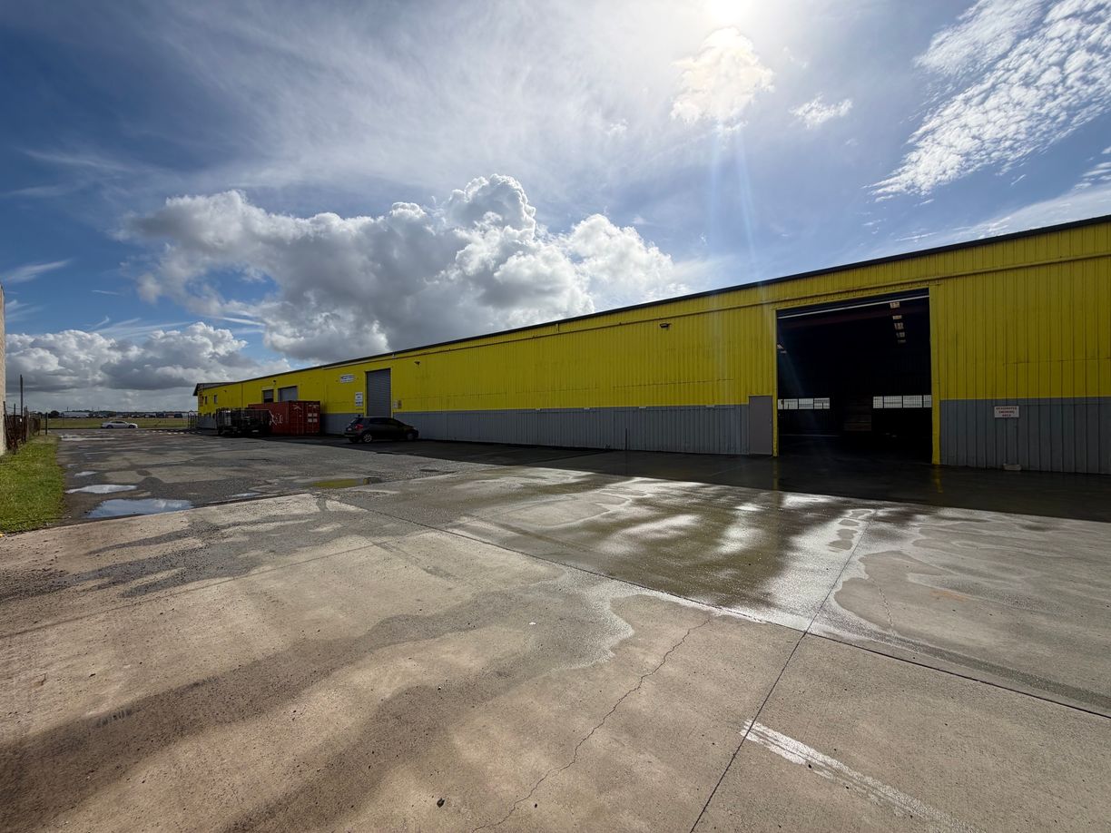 40ft Container Friendly Functional Warehouse - 3/178 Beatty Road ...
