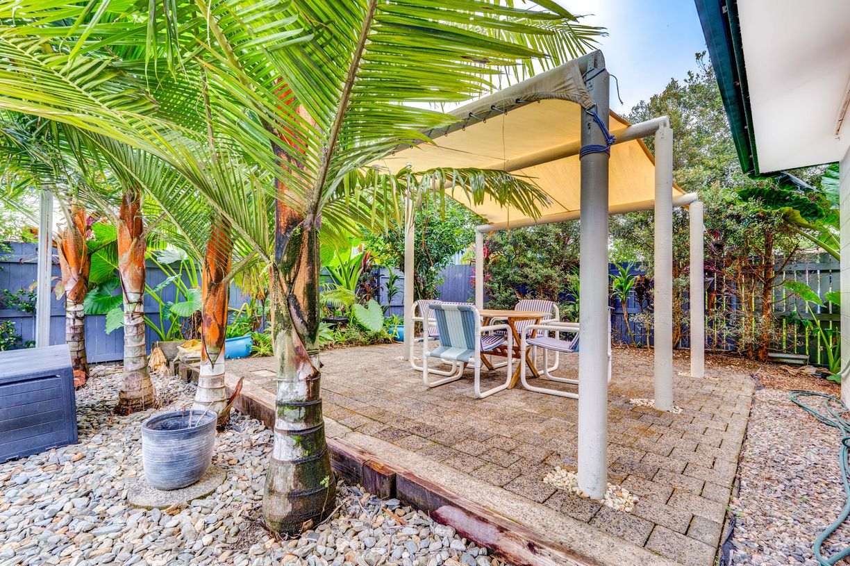 Coastal Charm in Quiet Seaside Suburb - 22 Enid Street, Flying Fish ...