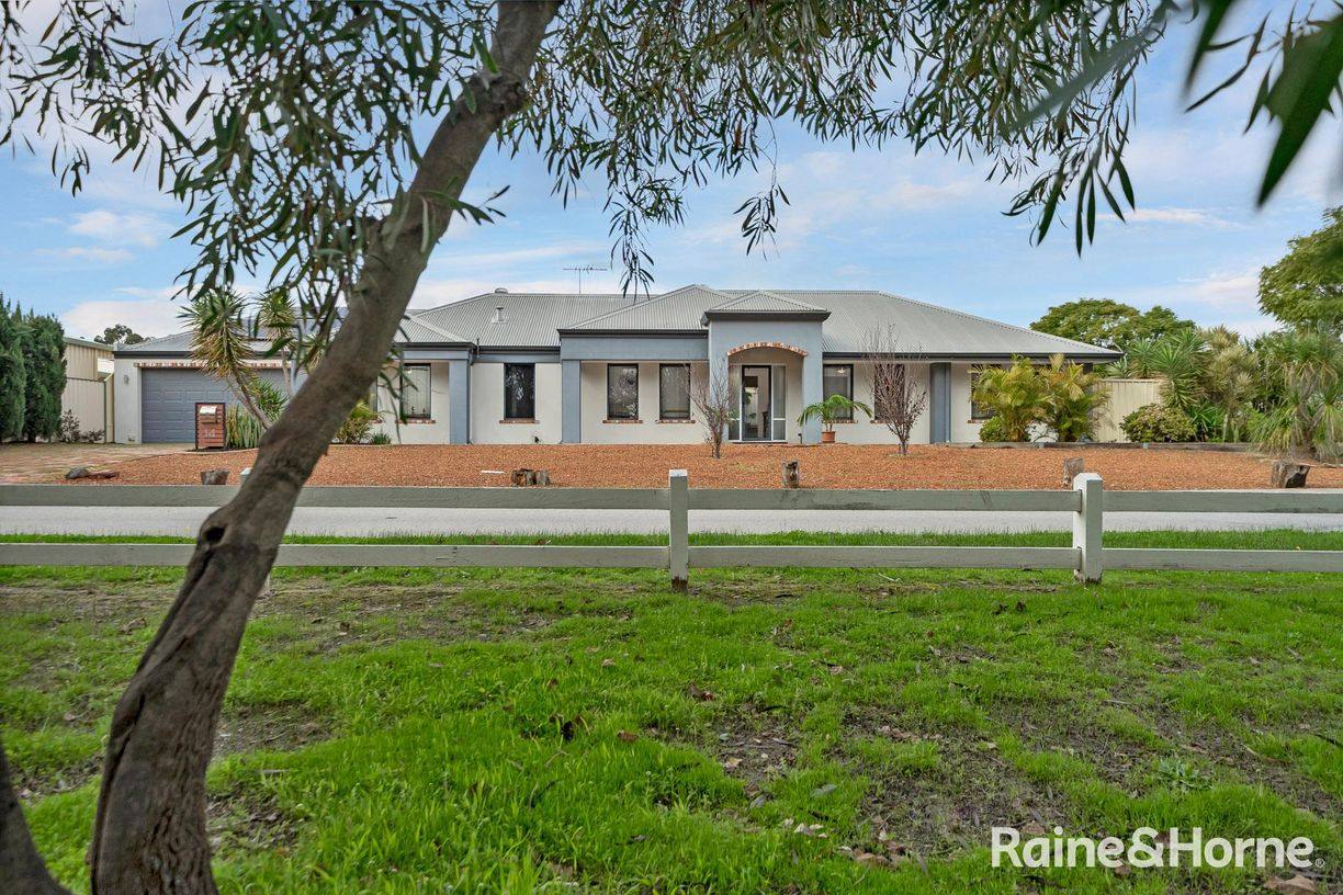 Sold for $900,000 on Aug 14, 2024 - 14 Greenough Court, Jane Brook, WA ...