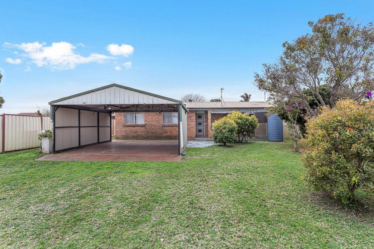 3Brm Beauty! - 461A Bridge Street, Wilsonton, QLD 4350 - Raine & Horne ...