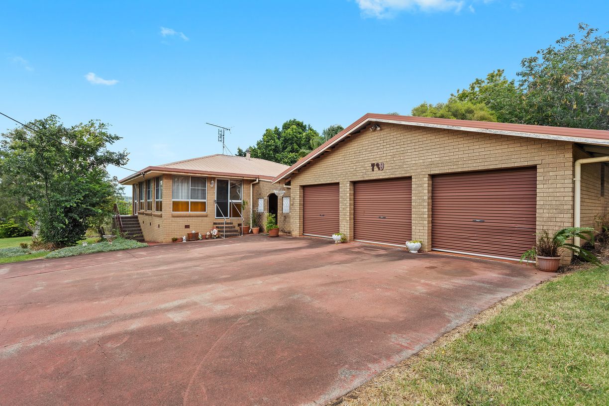 Orignal 1980's Brick Home on Glenvale Acreage - Triple Bay Shed! - 739 ...