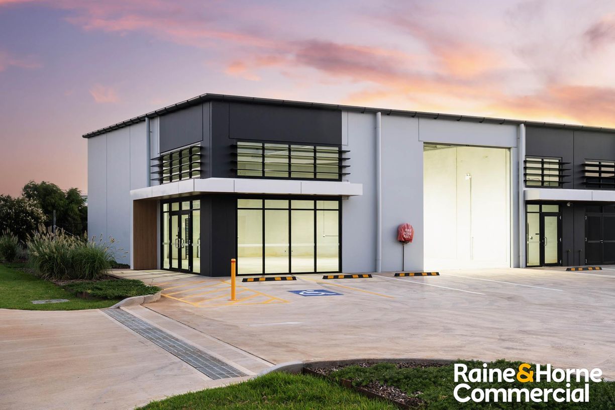 Modern, High-Exposure Commercial/Industrial Unit in Blueridge Business ...