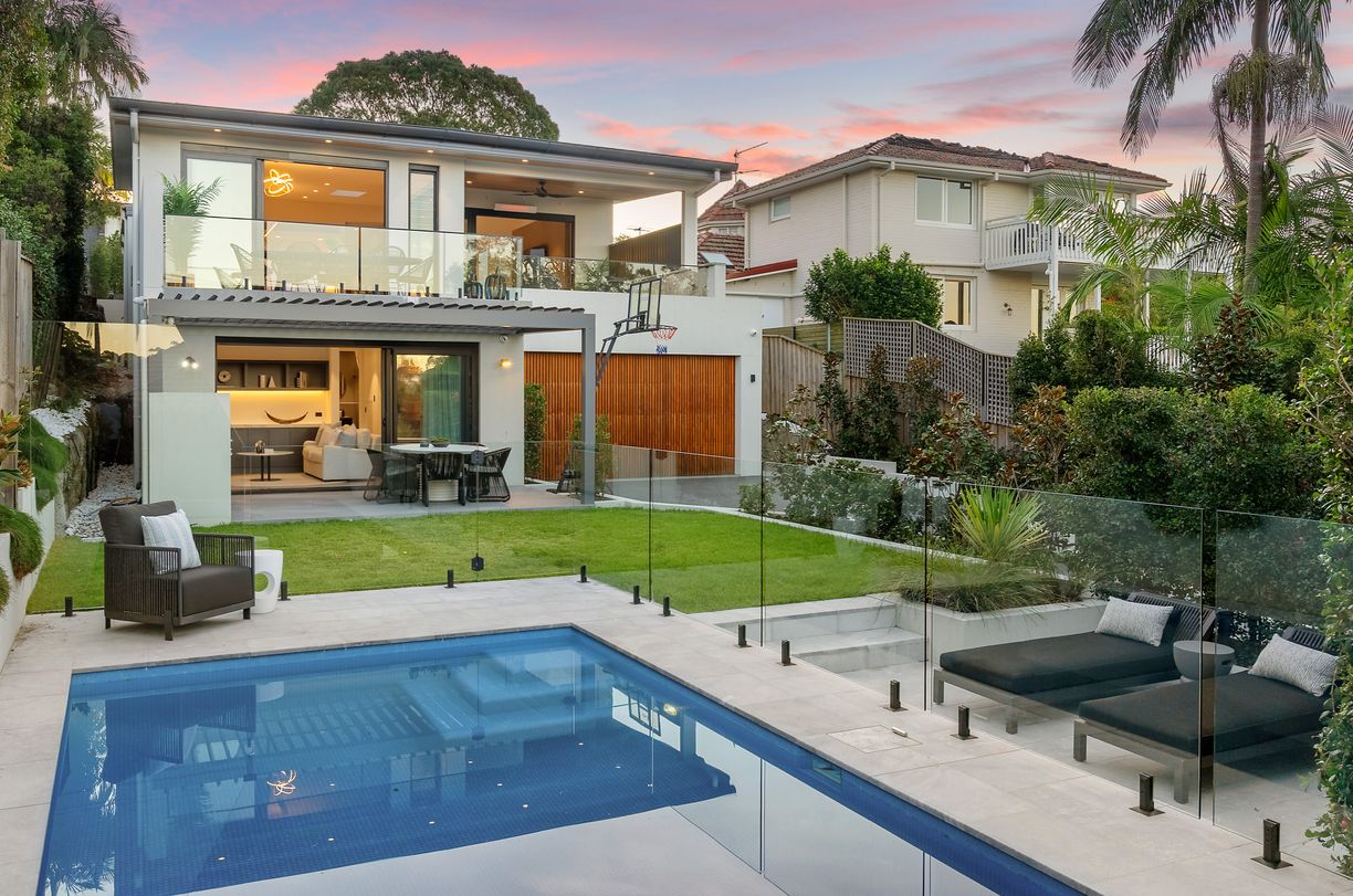 Two street wide frontage and resort-style Architect design - 47 Tunks ...
