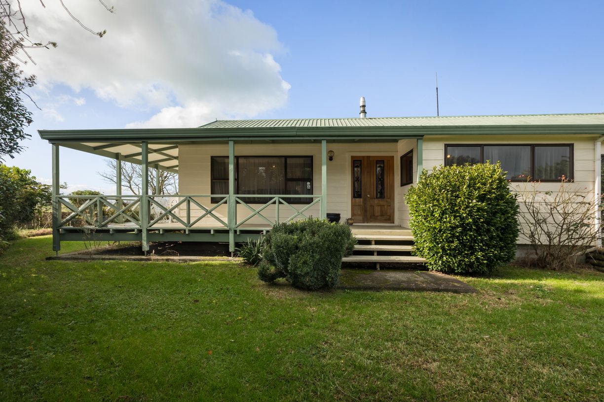 Triple Garaging, Family Living, Zoned HPC - 9 Mcclean Place, Ngatea ...