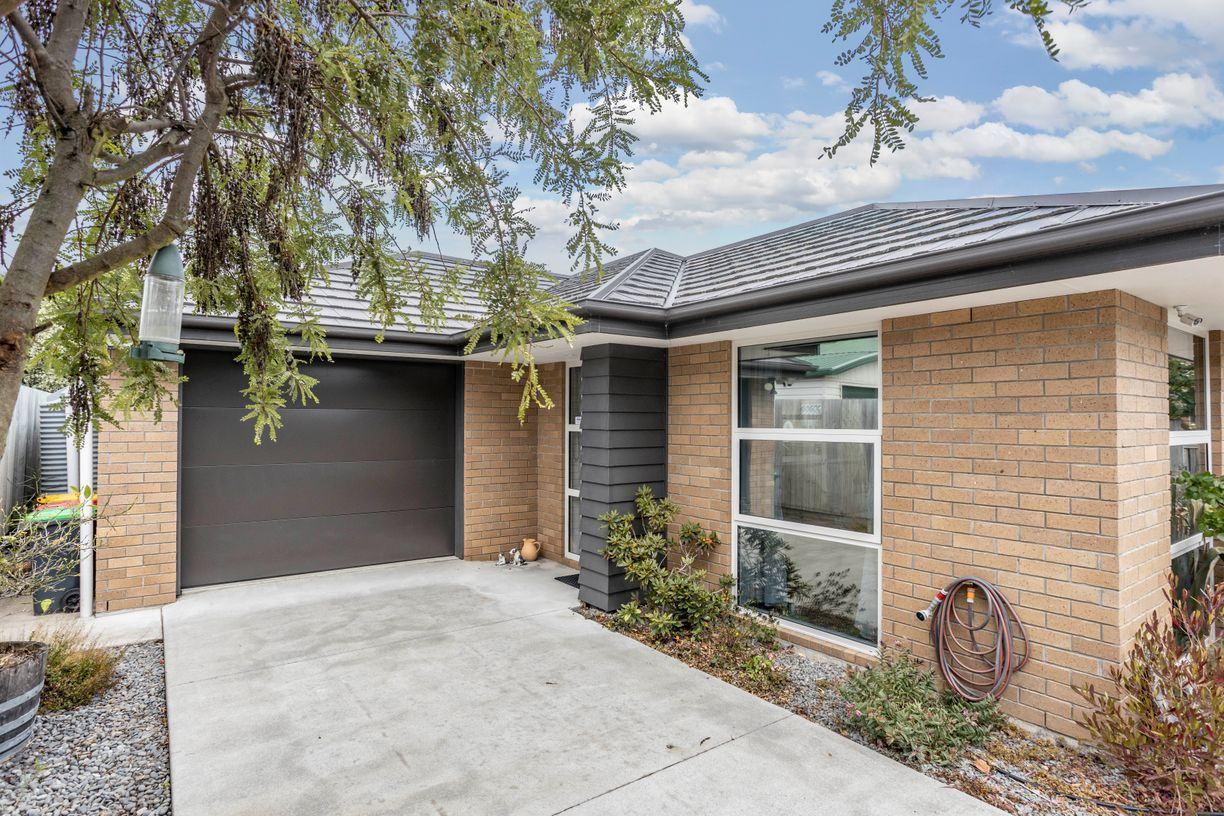 Spacious over 60's - Post quake build - 2/8 Ensors Road, Opawa - Raine ...