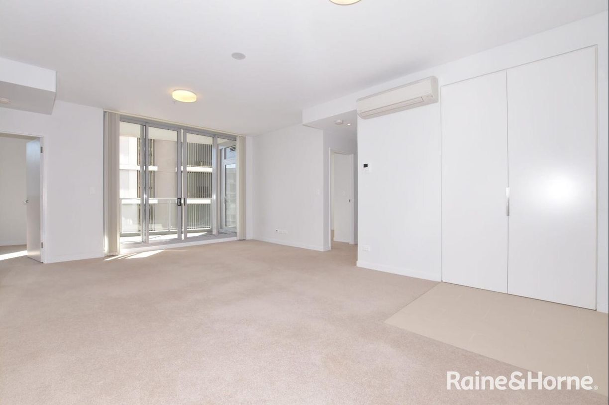 Modern Apartment Living in the Heart of Discovery Point - 703/1 Brodie ...