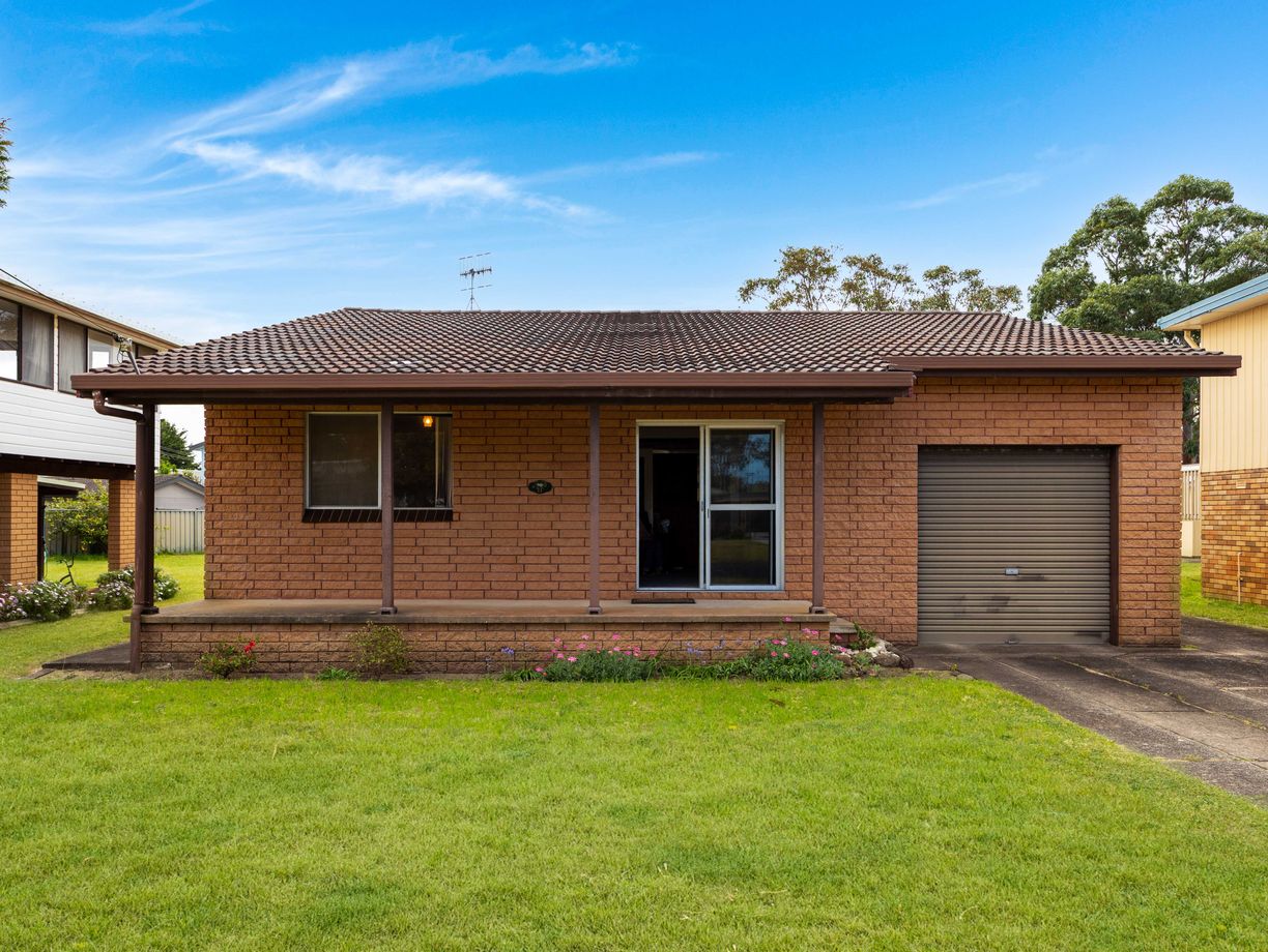 I LOVE THIS LOCATION - 11 Catlin Avenue, Batemans Bay, NSW 2536 - Raine ...