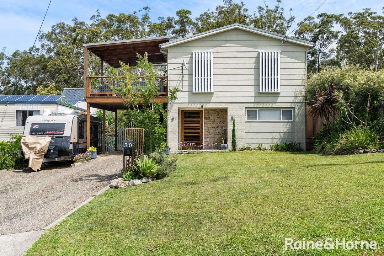Relaxed Lakeside Living - 30 Spinks Avenue, Lake Conjola, NSW 2539 ...