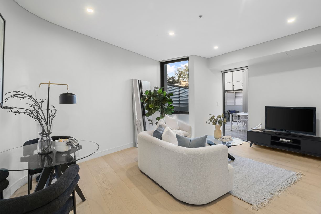 Outstanding Designer Studio with Courtyard, 300m from the Station - 103/59 Oxford Street, Bondi ...