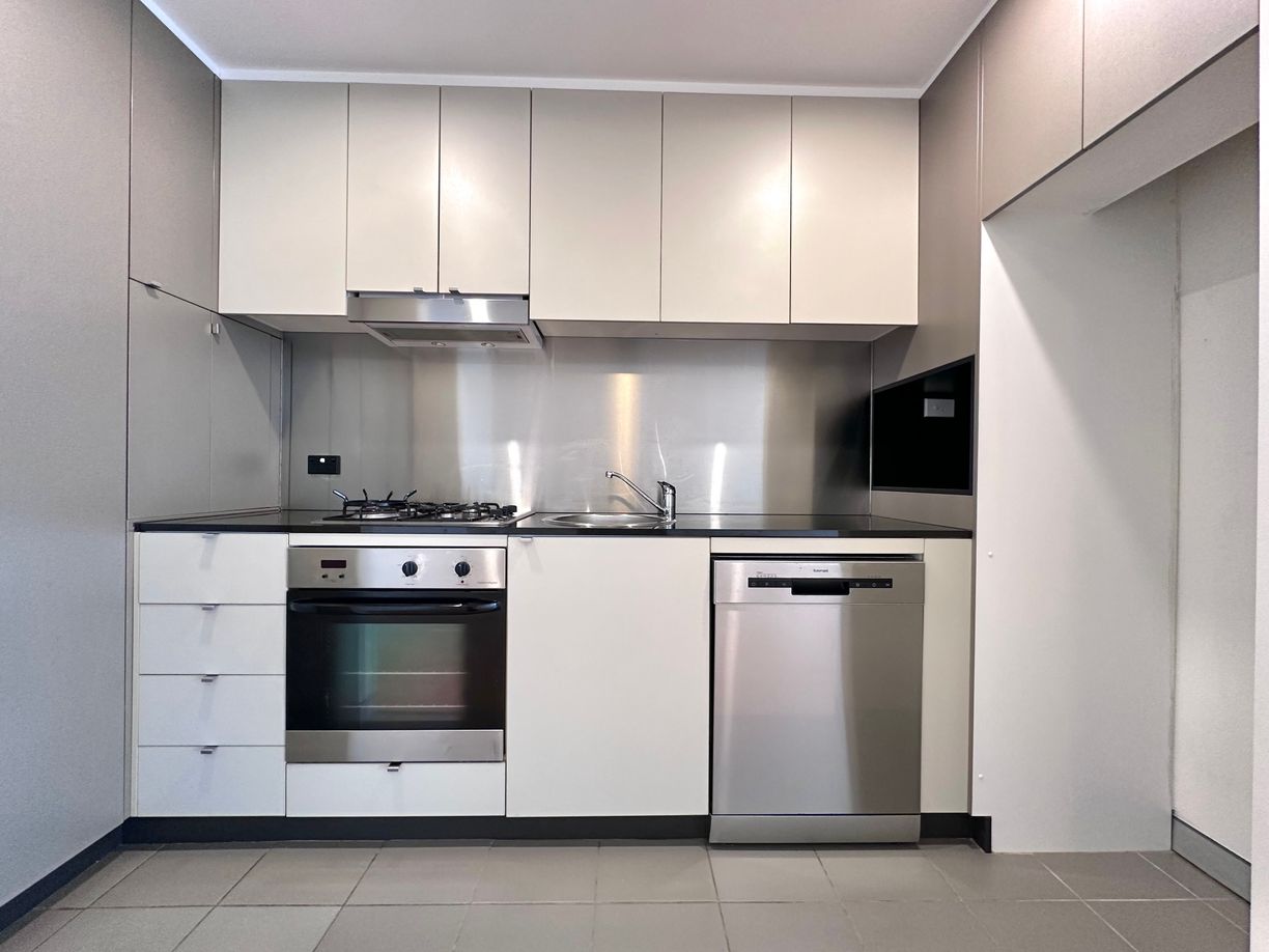 Spacious and Modern 1 Bedroom Apartment - 235/3 Queen Street, Rosebery ...