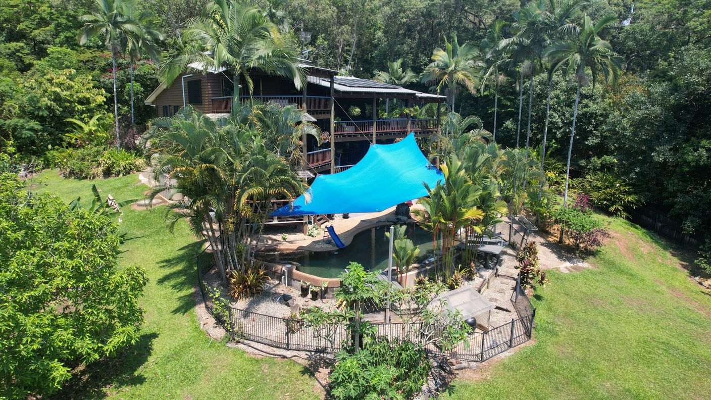 Tropical 5 Bedroom House - Pool and Acreage - Available NOW! - 65 Ocean ...