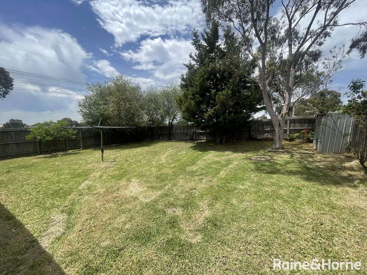 Rented for $580 - 8 Conroy place, Roxburgh Park, VIC 3064 - Raine & Horne Roxburgh Park