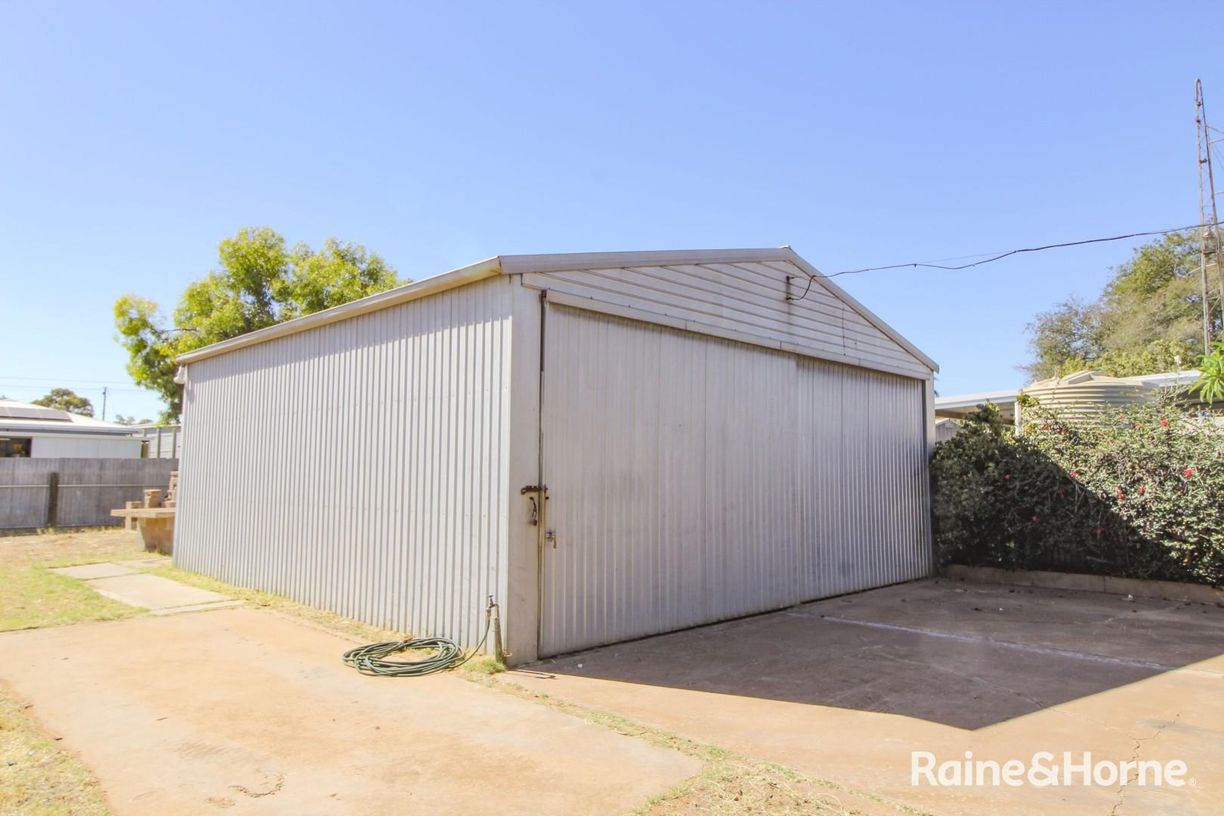Extended Living Area - 8 Kinnear Street, Port Augusta, SA 5700 - Raine ...