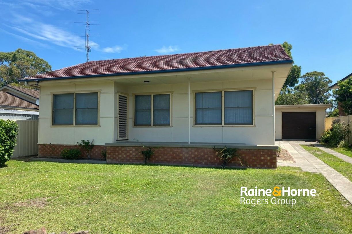 Spacious Family Home with Multiple Garaging in Prime Toukley Location ...