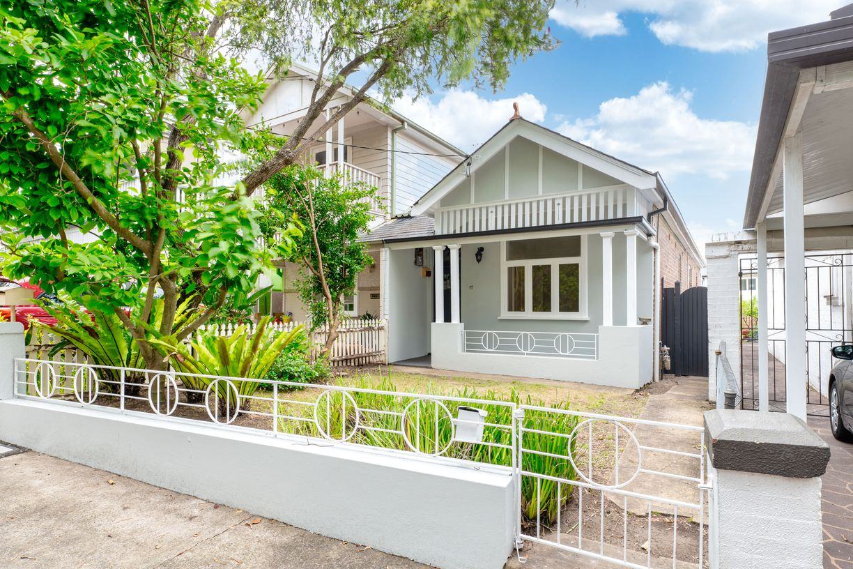 Character charm in quiet bayside pocket | Peaceful yet Handy - Deposit Taken! - 17 Spring Street ...