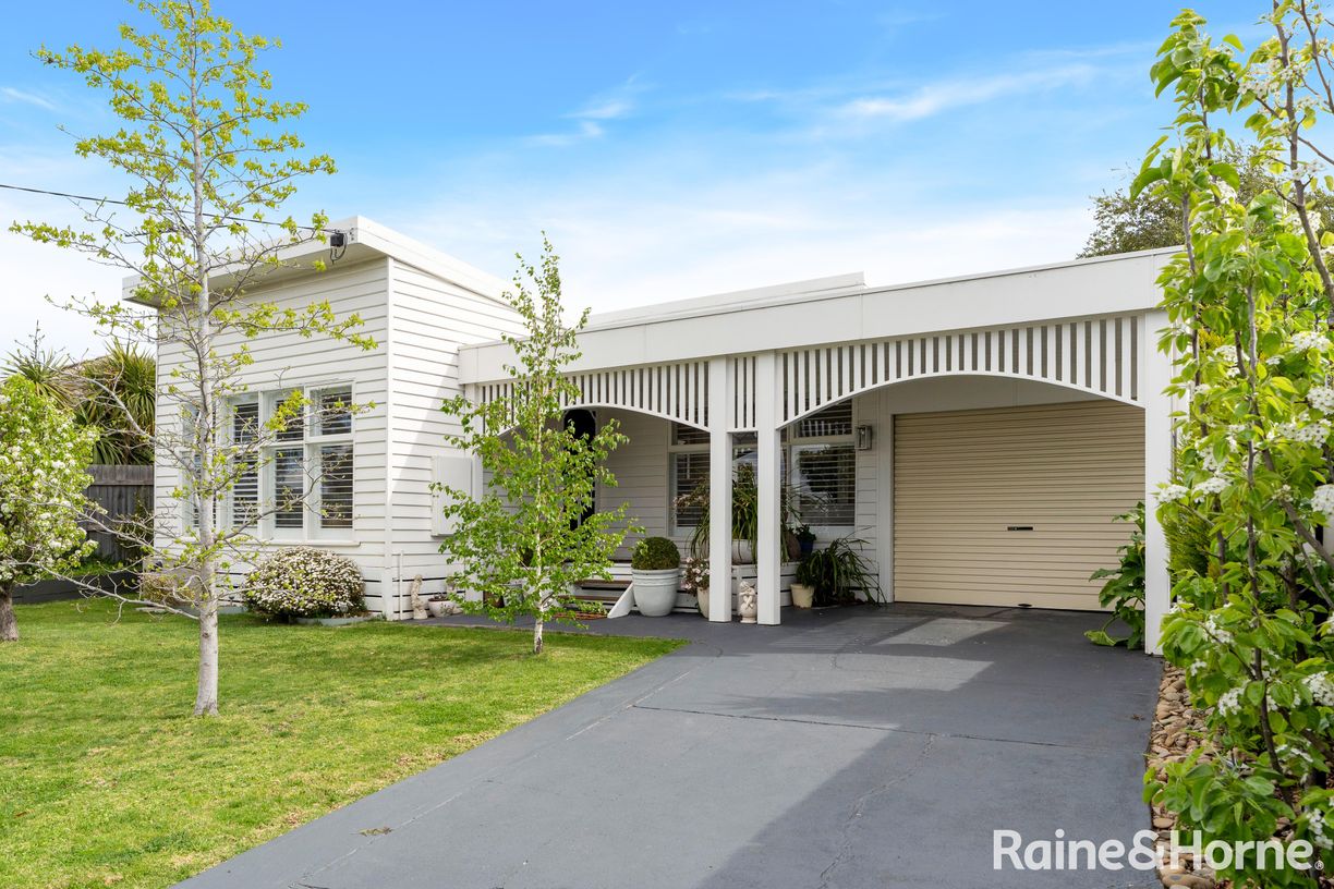 Sold for $570,000 on Oct 17, 2025 - 10 Batman Avenue, Sunbury, VIC 3429 ...