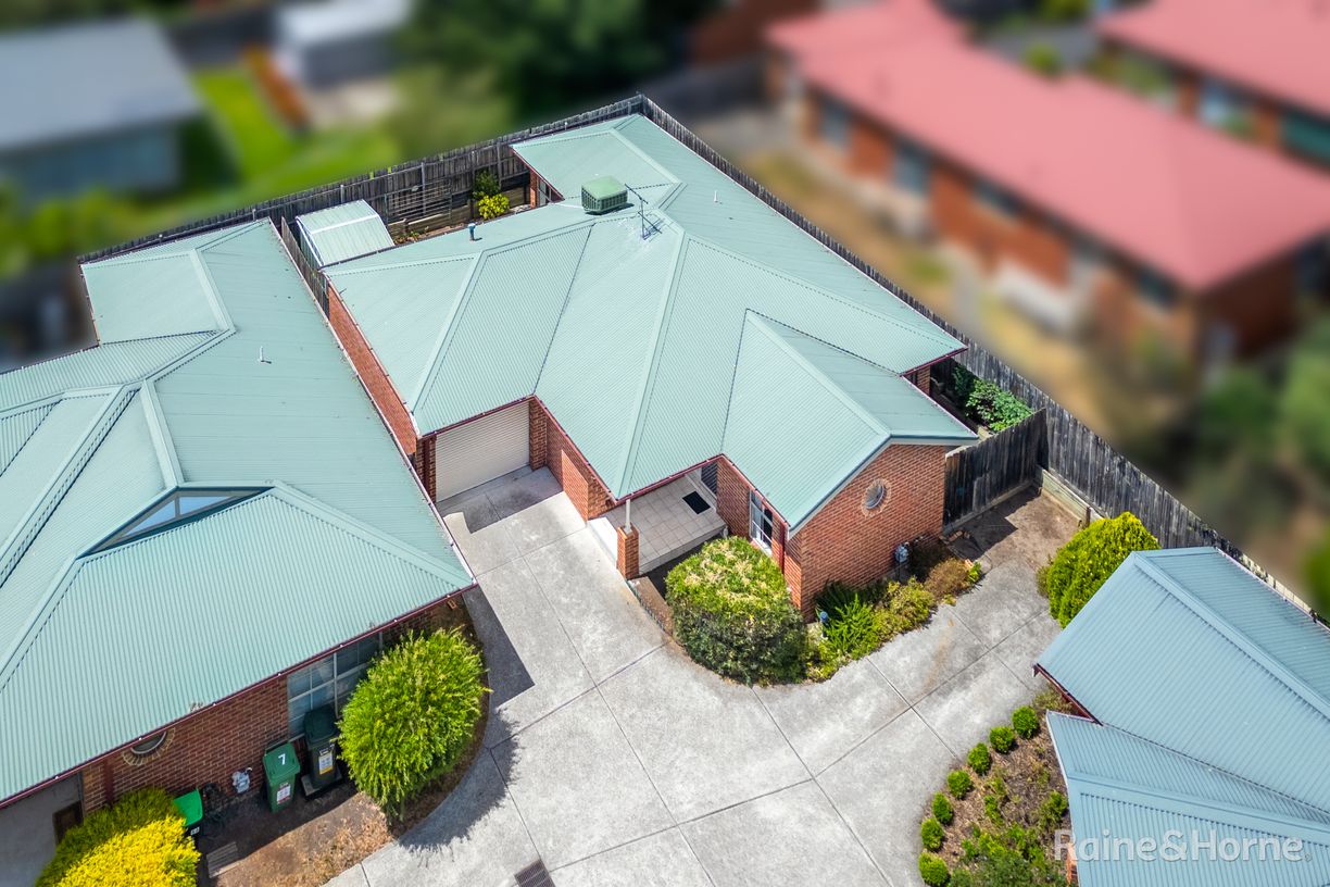 Spacious Living with a Free-Flowing Floor Plan in the Heart of Sunbury ...